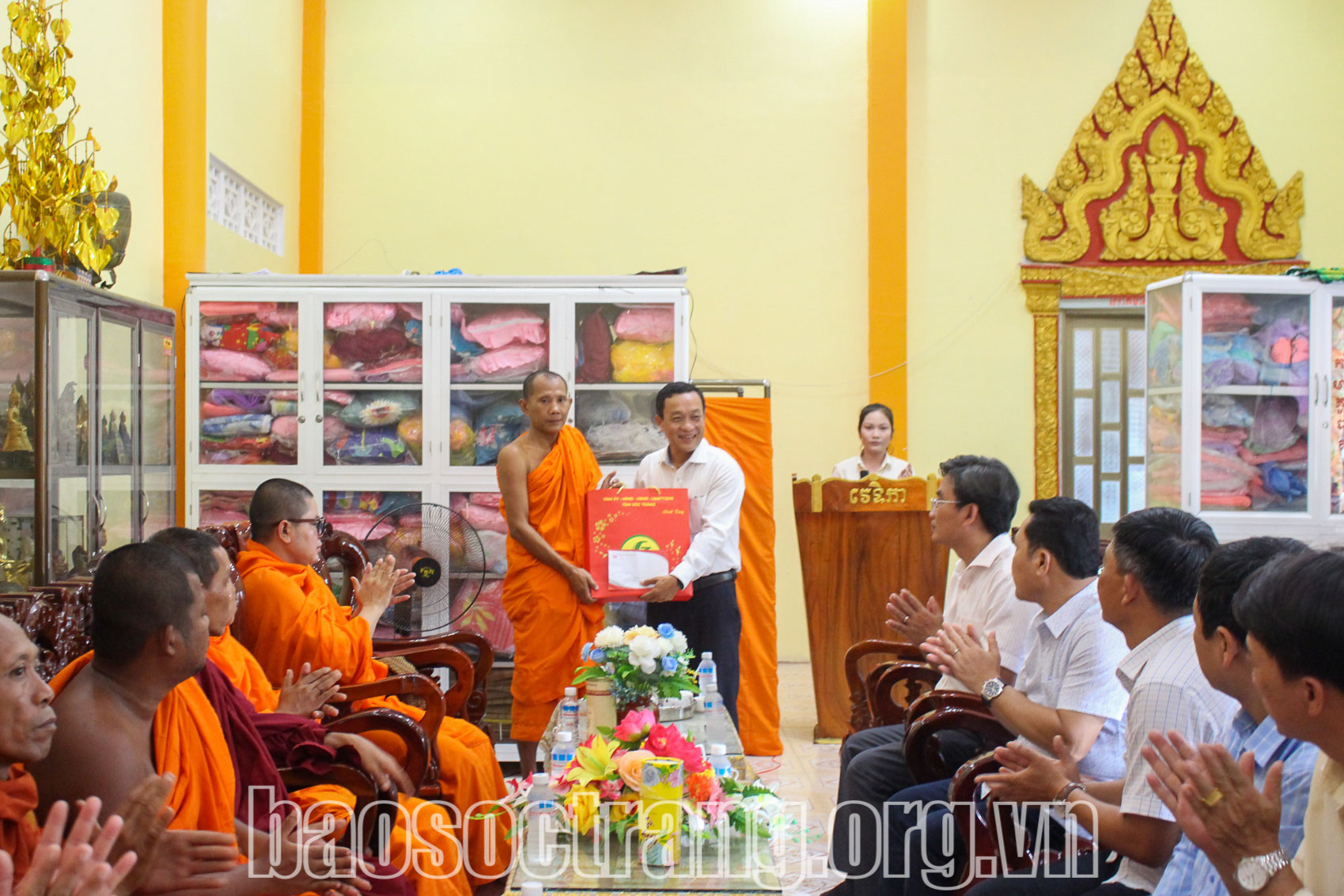 Lãnh đạo tỉnh thăm, tặng quà nhân dịp lễ Sene Đôn Ta năm 2024 của đồng ...